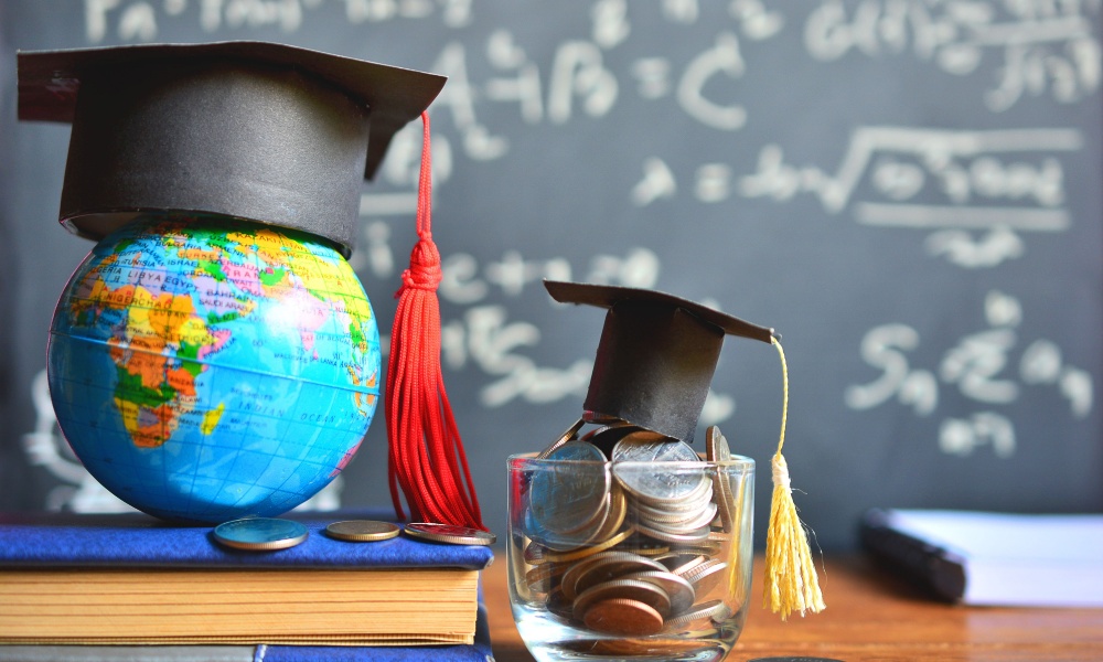 Tips for Traveling College Students to Go Abroad | Going Places