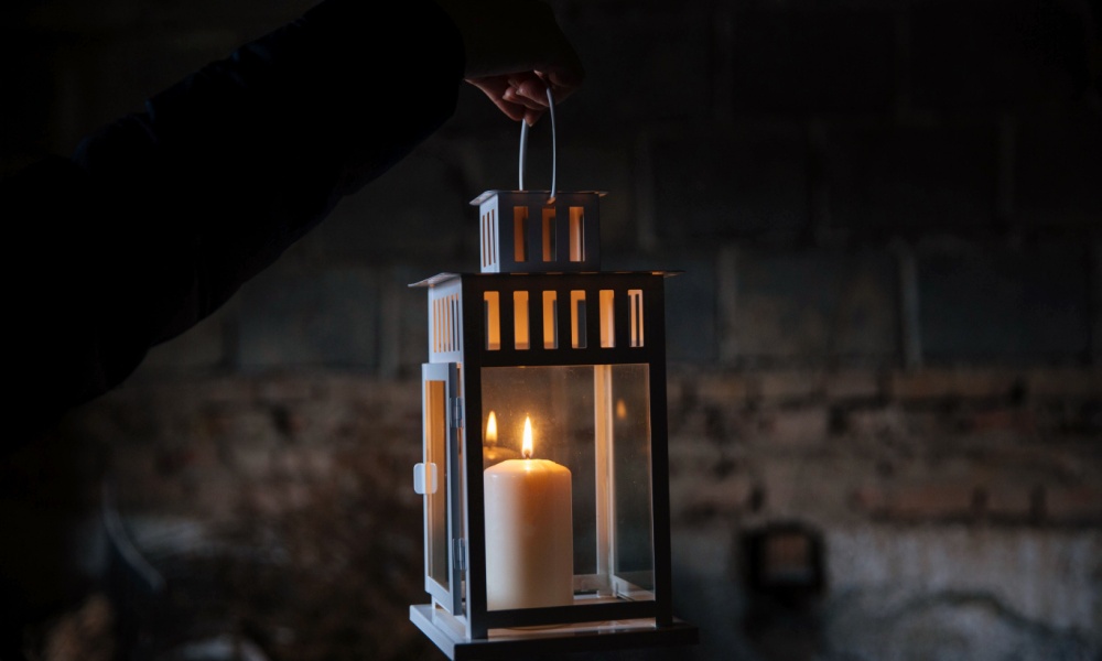 7 Haunted Hotels With Ghost Tours | Going Places