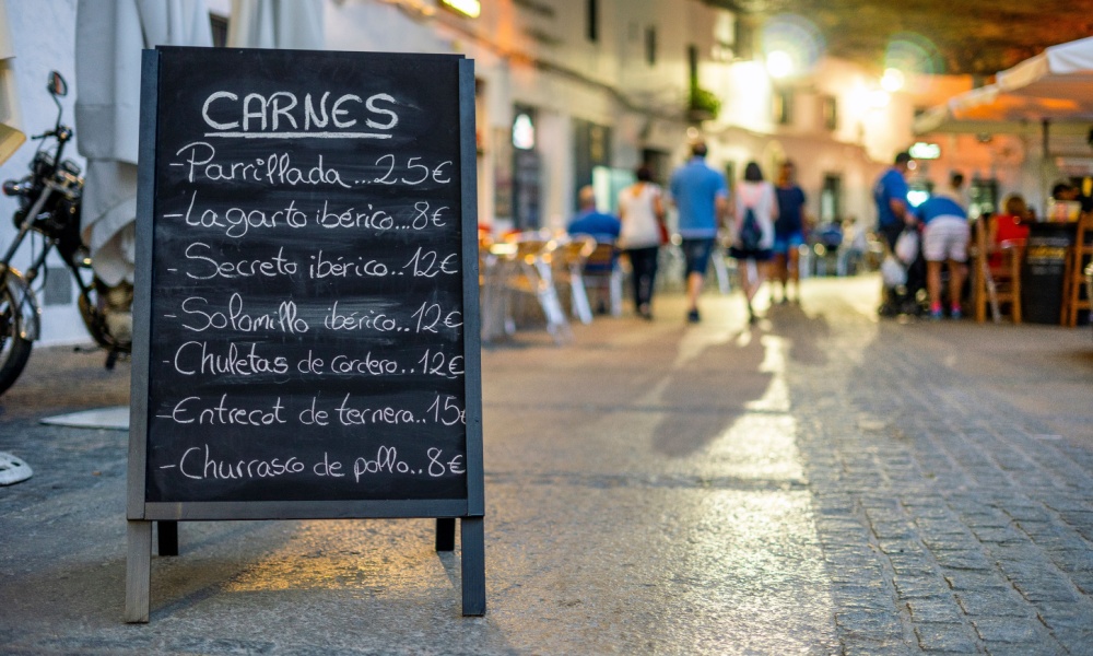 10 Tips for Dining Out Abroad in Europe | Going Places